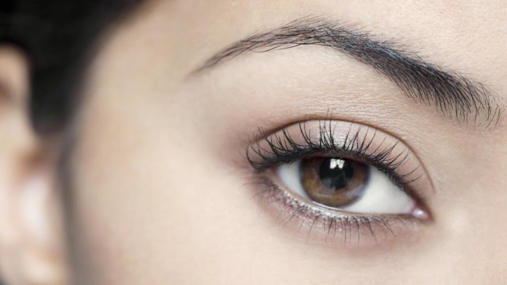 Natural Treatmetns And Home Remedies For Eyelash Loss